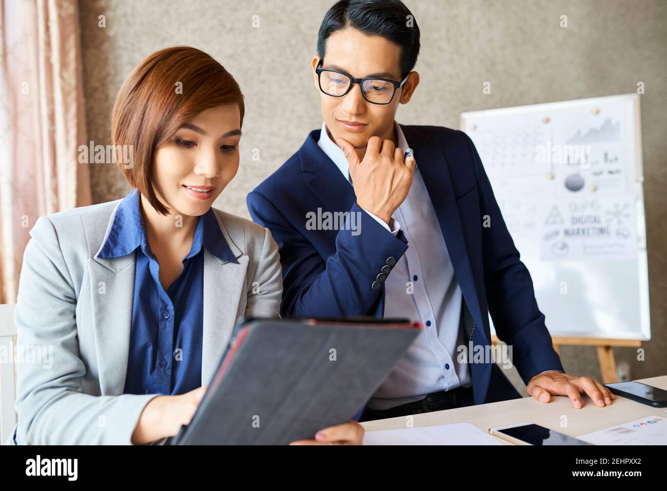 Business people with tablet computer Stock Photo - Alamy