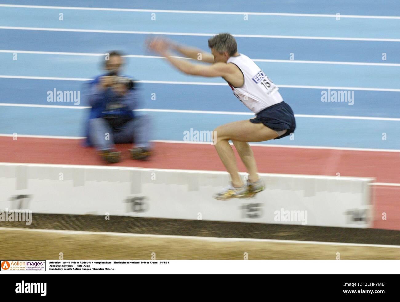 Sport athletics triple jump action jonathan edwards hi-res stock ...