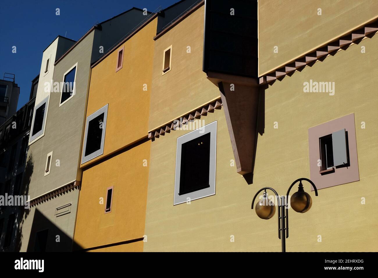 Exterior of a modern architectural building Stock Photo - Alamy