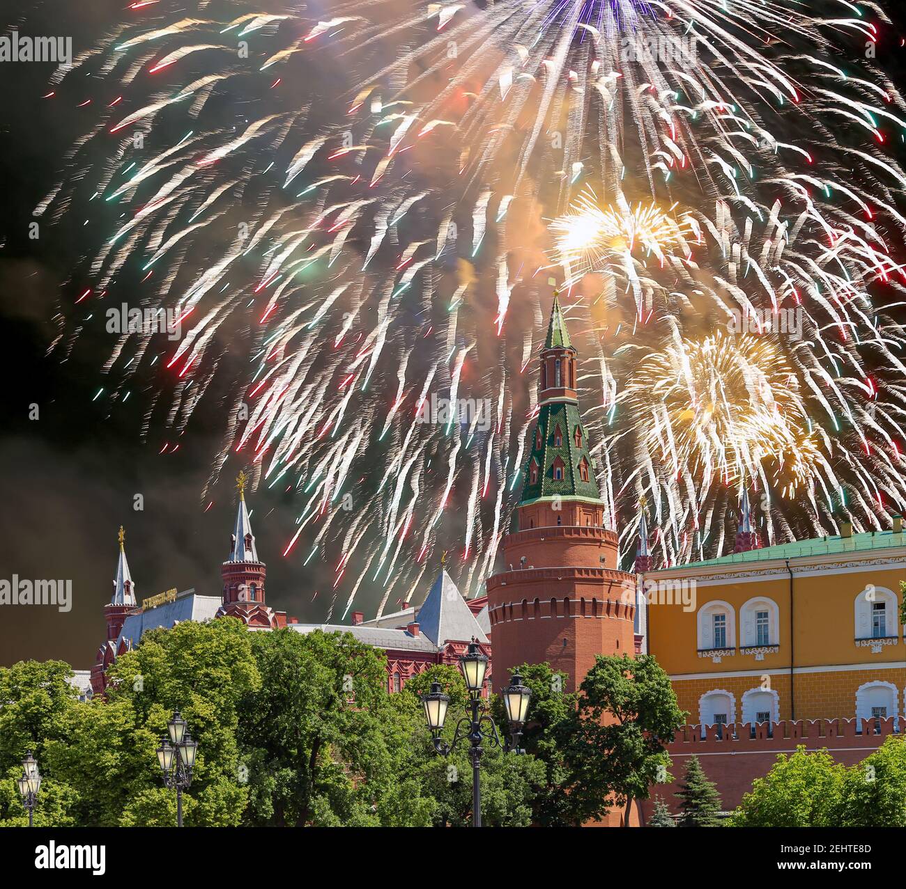 Fireworks over the Moscow Kremlin during Victory Day (WWII), Russia ...