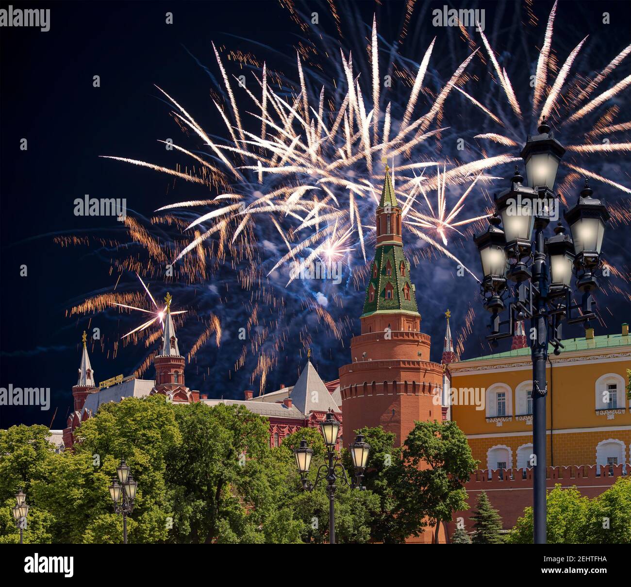 Fireworks over the Moscow Kremlin during Victory Day (WWII), Russia ...