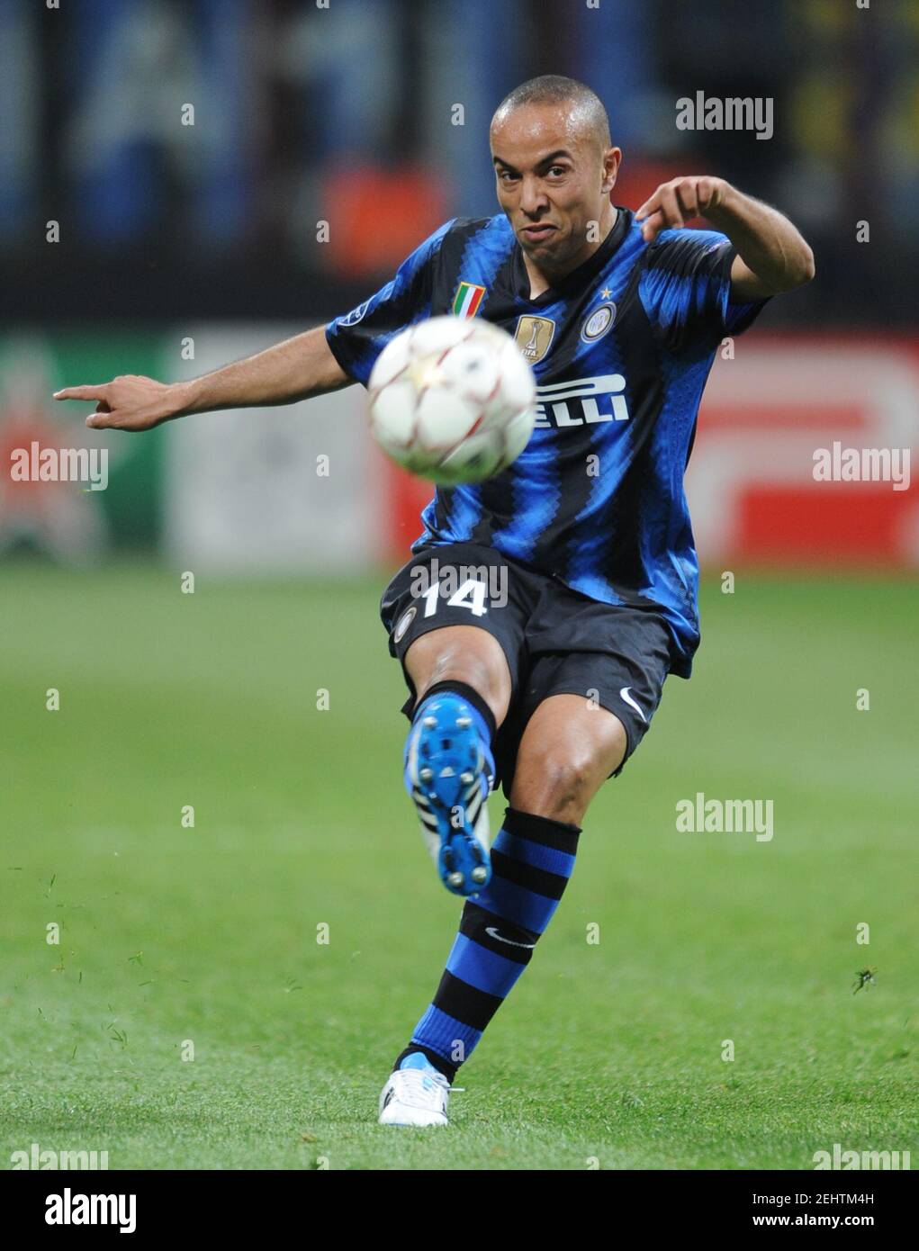 Fc schalke v inter milan hi-res stock photography and images - Alamy