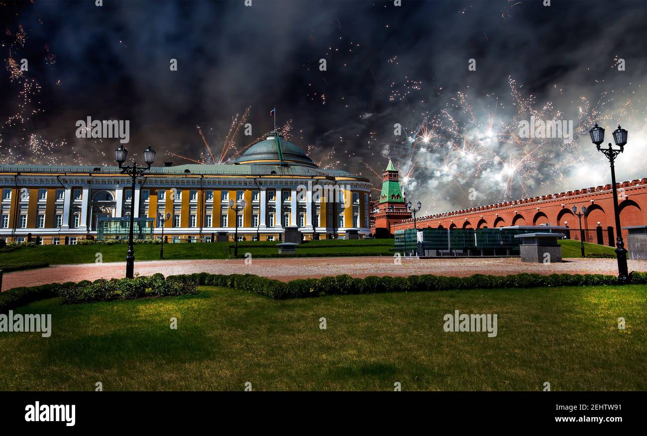 Fireworks over the Moscow Kremlin during Victory Day (WWII), Russia ...