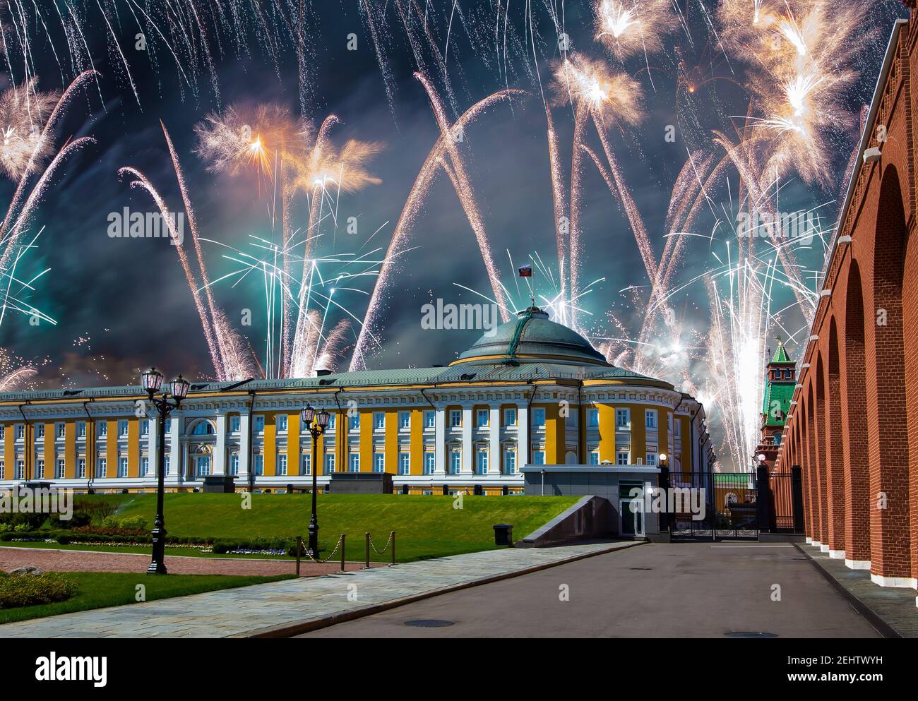 Fireworks over the Moscow Kremlin during Victory Day (WWII), Russia ...