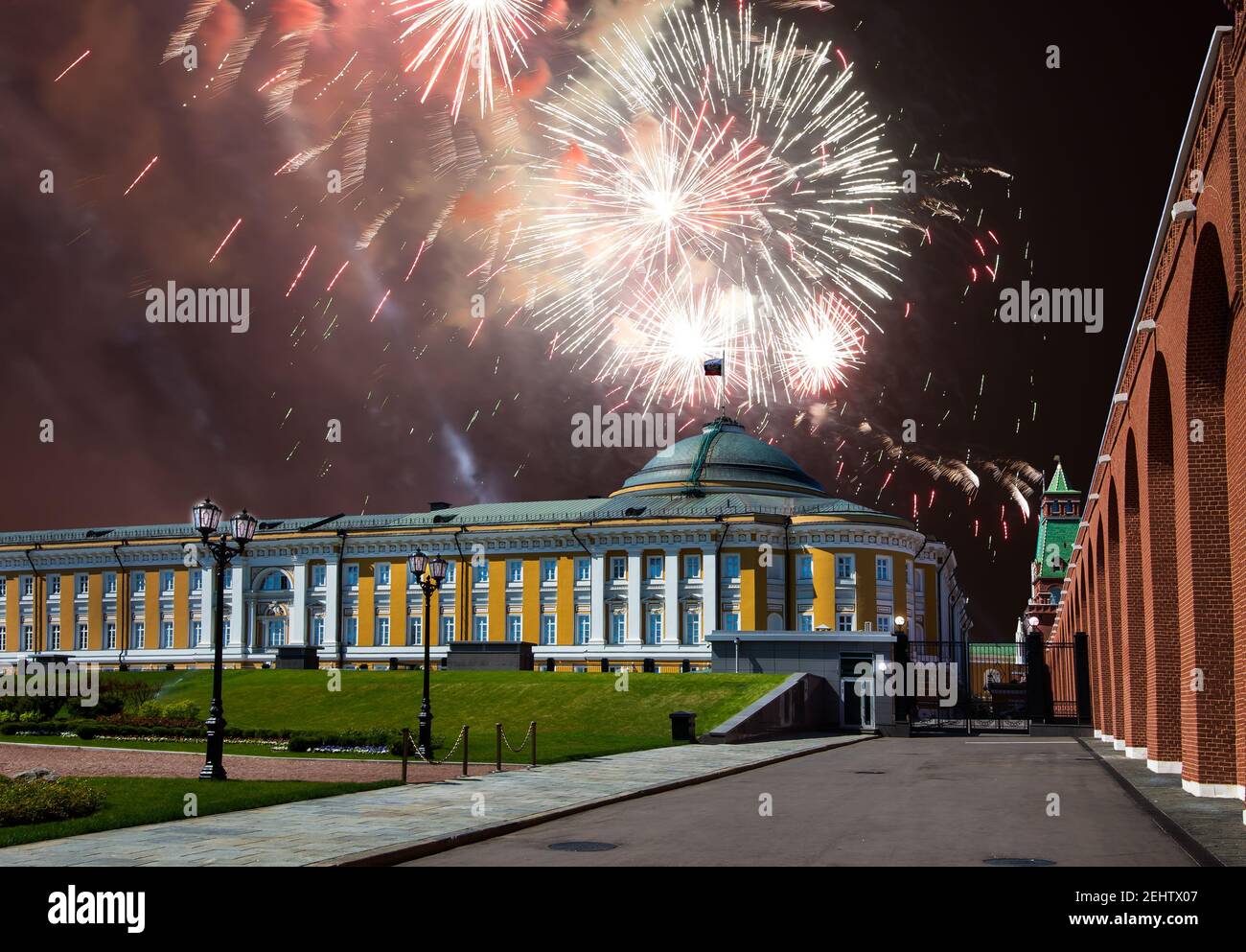 Fireworks over the Moscow Kremlin during Victory Day (WWII), Russia ...