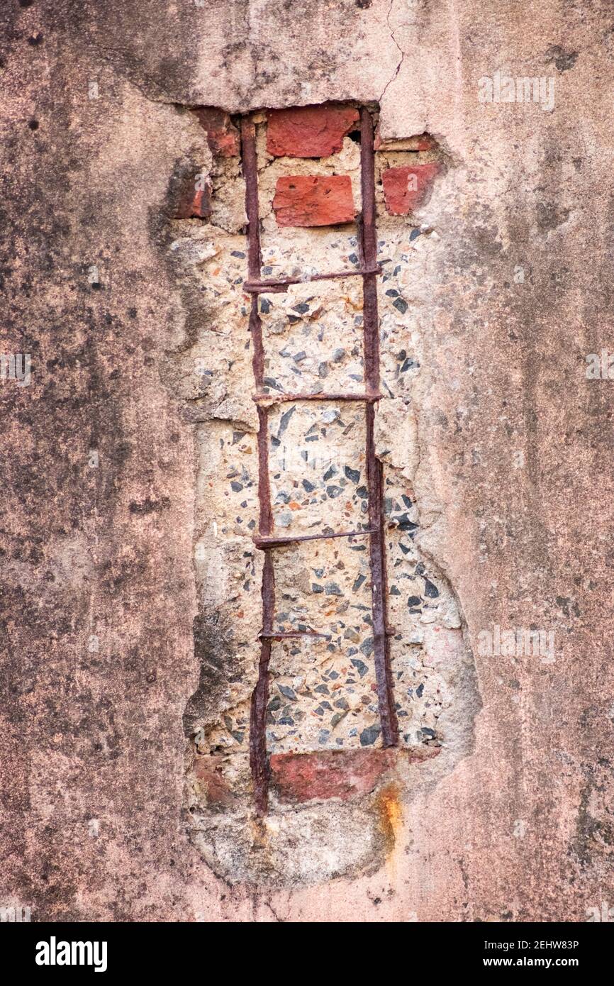 Structure pillar earthquake hi-res stock photography and images - Alamy