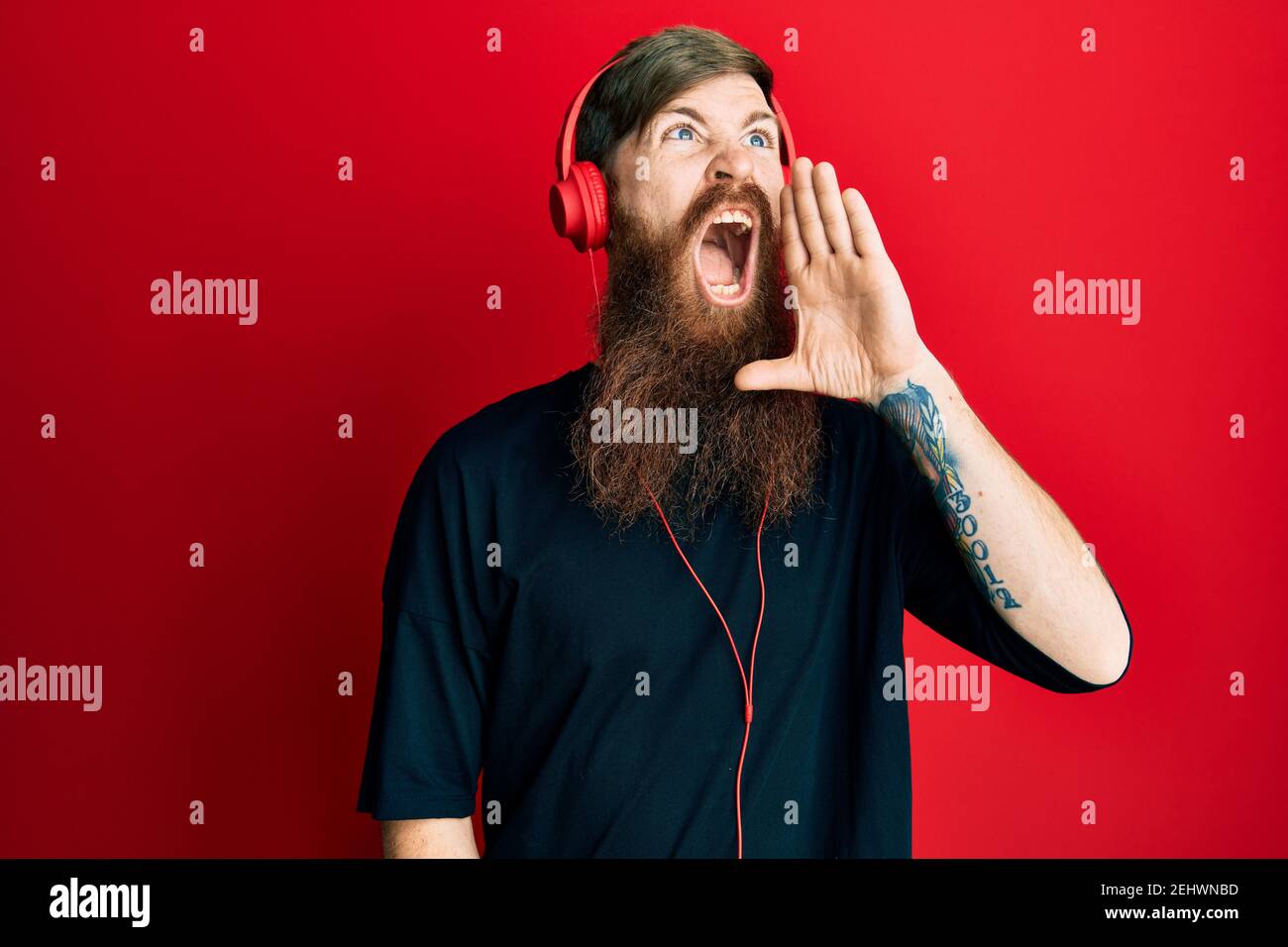 Angry yelling redhead man using hi-res stock photography and images - Alamy