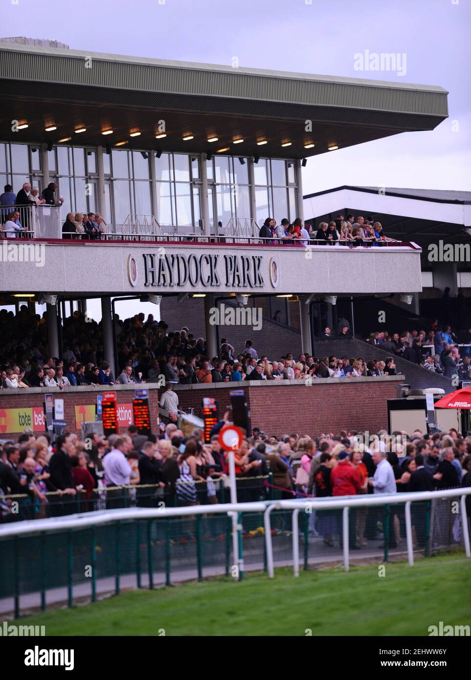 Haydock Races High Resolution Stock Photography and Images - Alamy