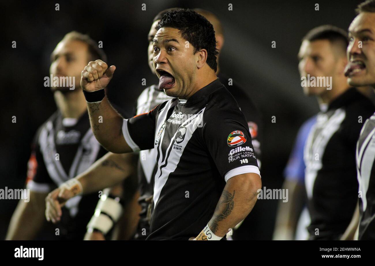 New zealand leads the haka hi-res stock photography and images - Alamy