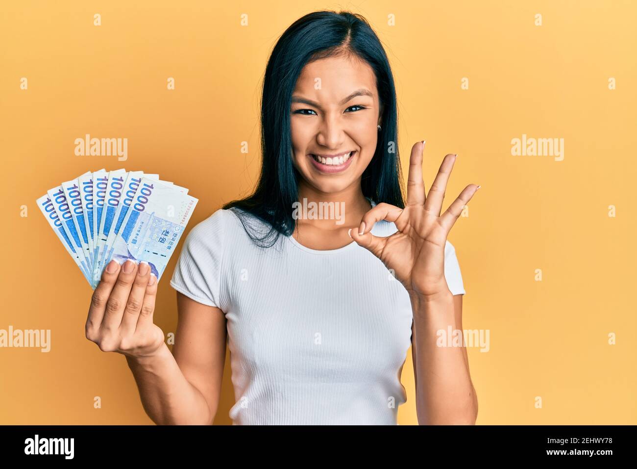1000 won banknotes hi-res stock photography and images - Alamy