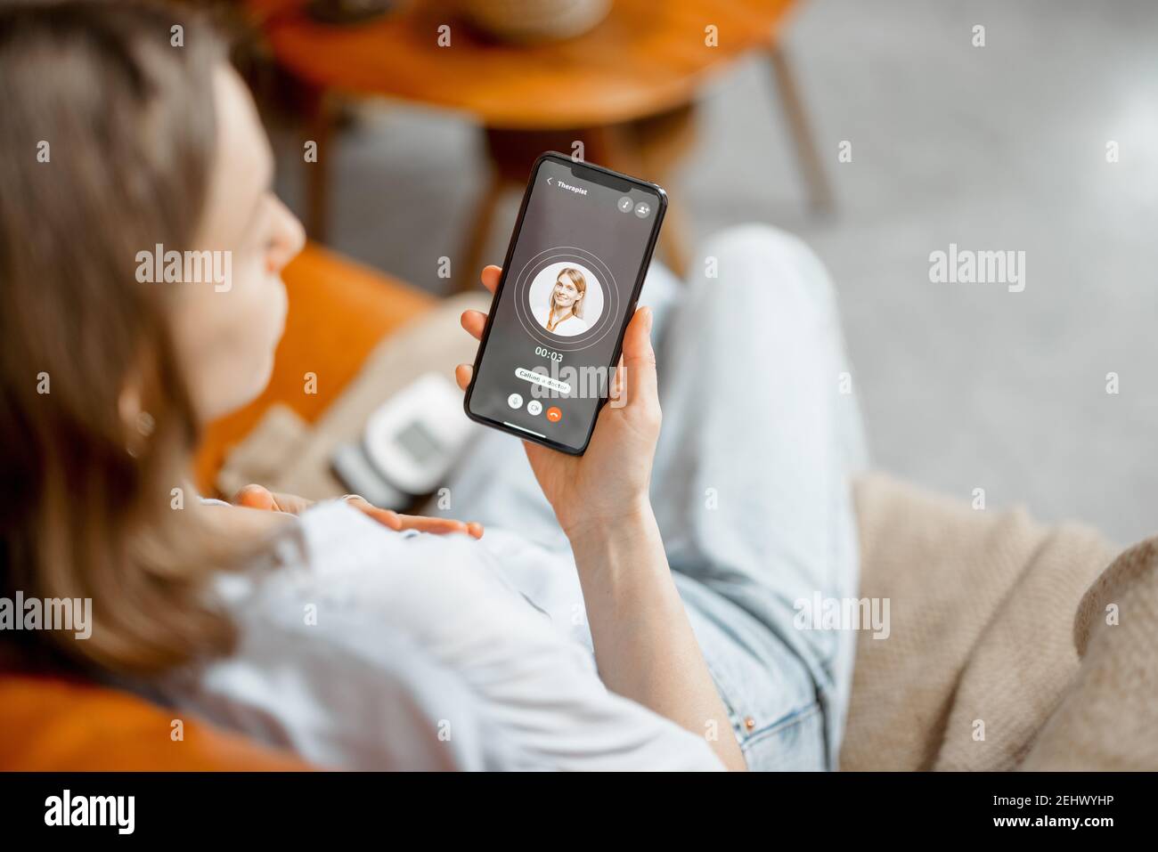 Doctor smartphone sad hi-res stock photography and images - Alamy