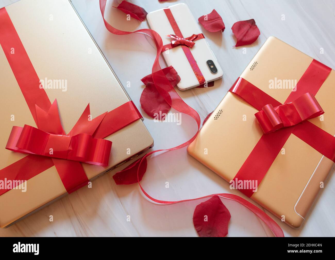 Tech gift hi-res stock photography and images - Alamy