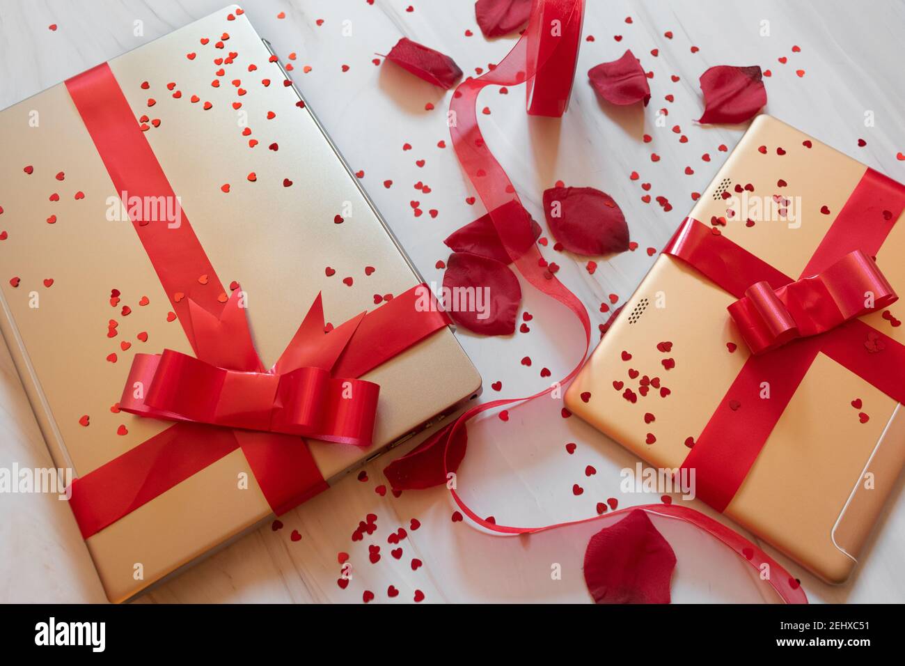 Tablet cell hi-res stock photography and images - Alamy