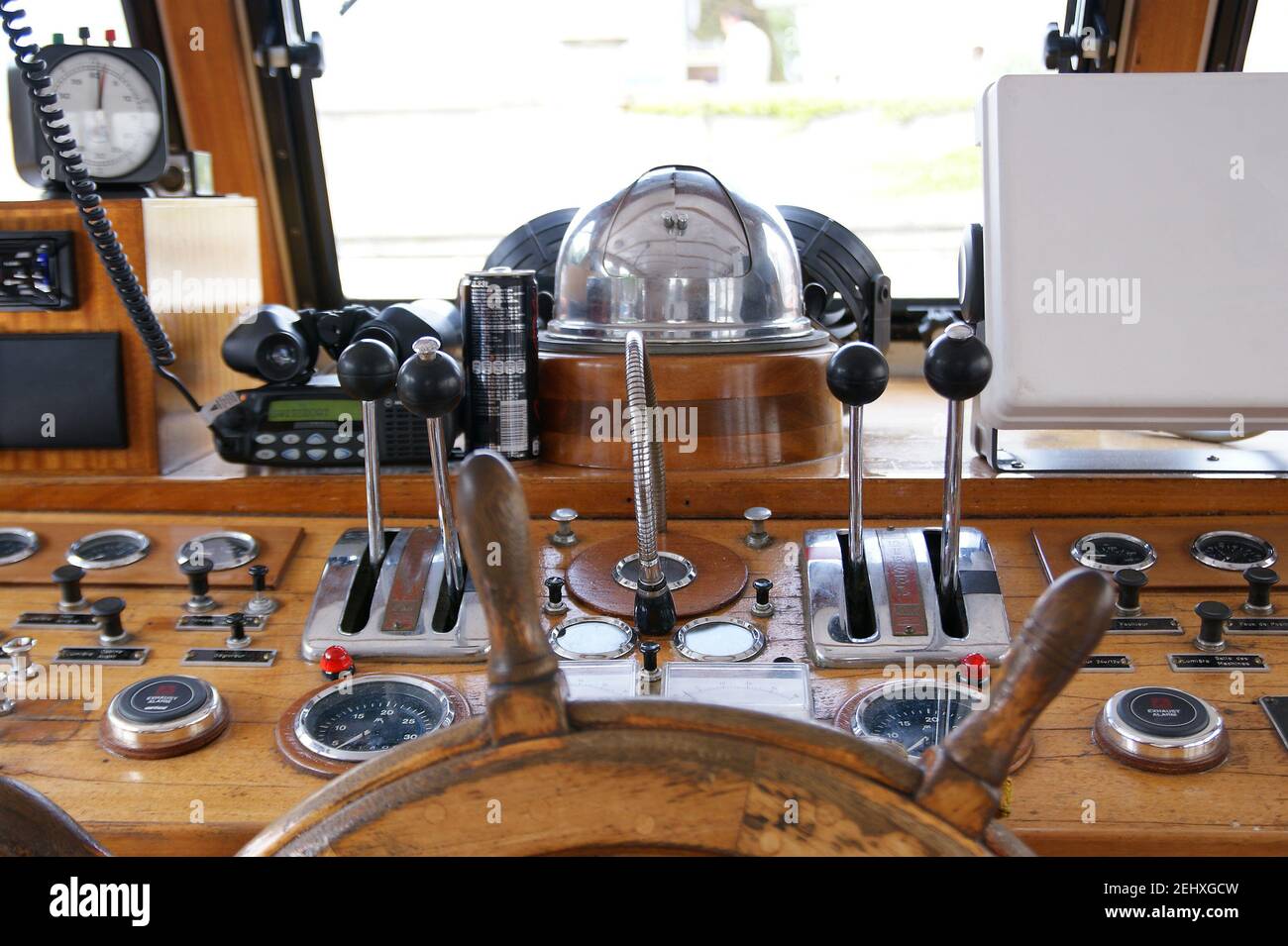 Wheelhouse (flying bridge, Bridge of a ship) - a special room in the ...