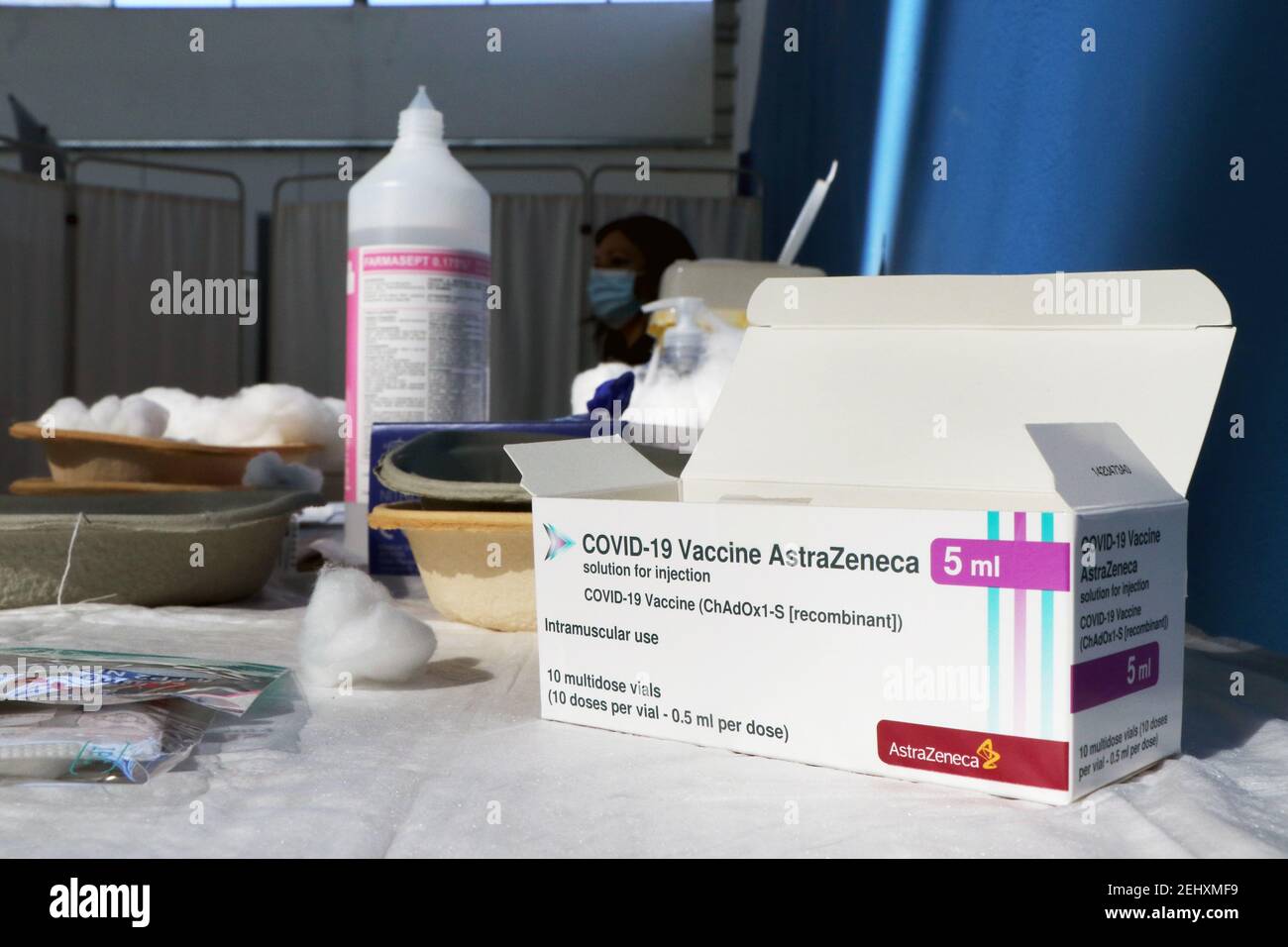 Oxford AstraZeneca COVID-19 Vial Pack Stock Photo - Alamy