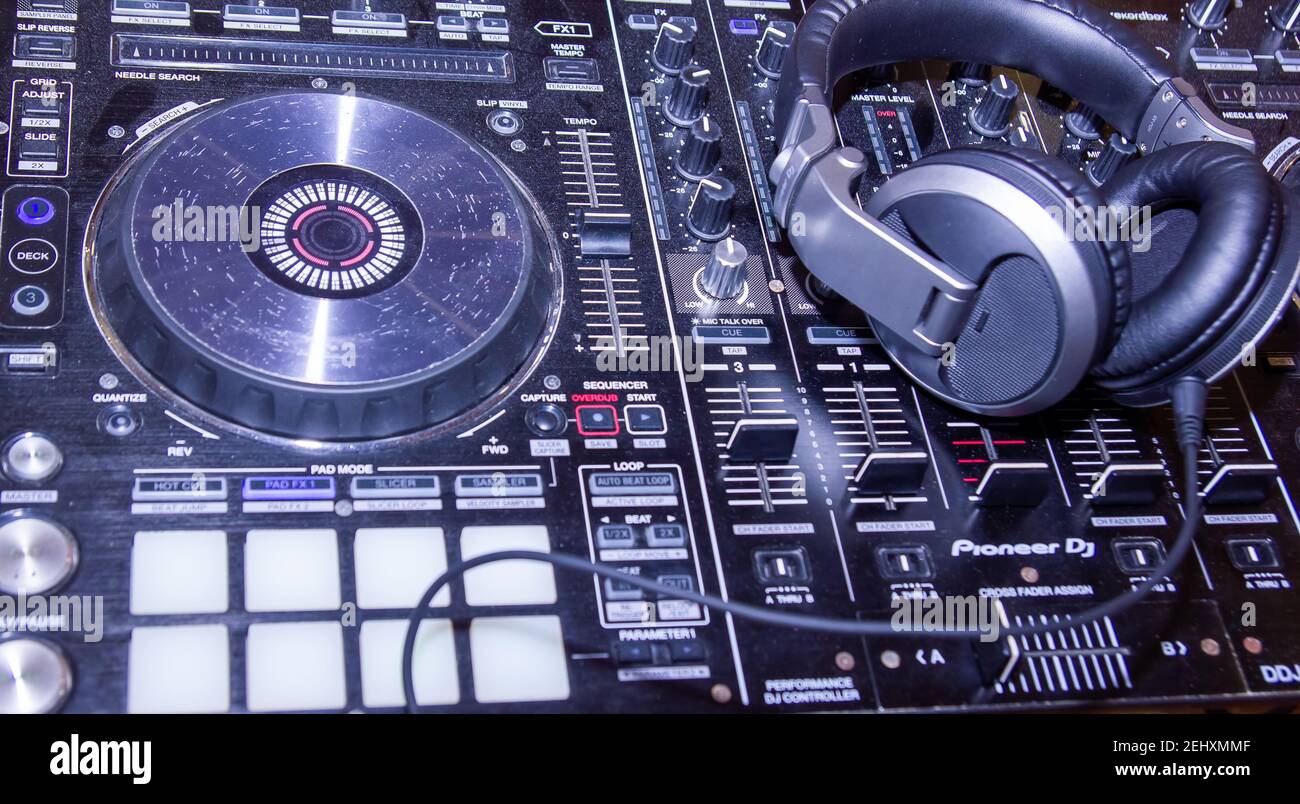 Disc jockey machine hi-res stock photography and images - Alamy