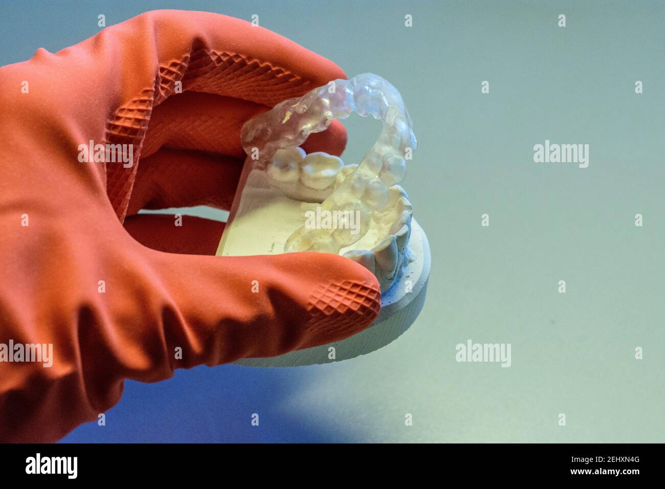 Hand splint hi-res stock photography and images - Alamy