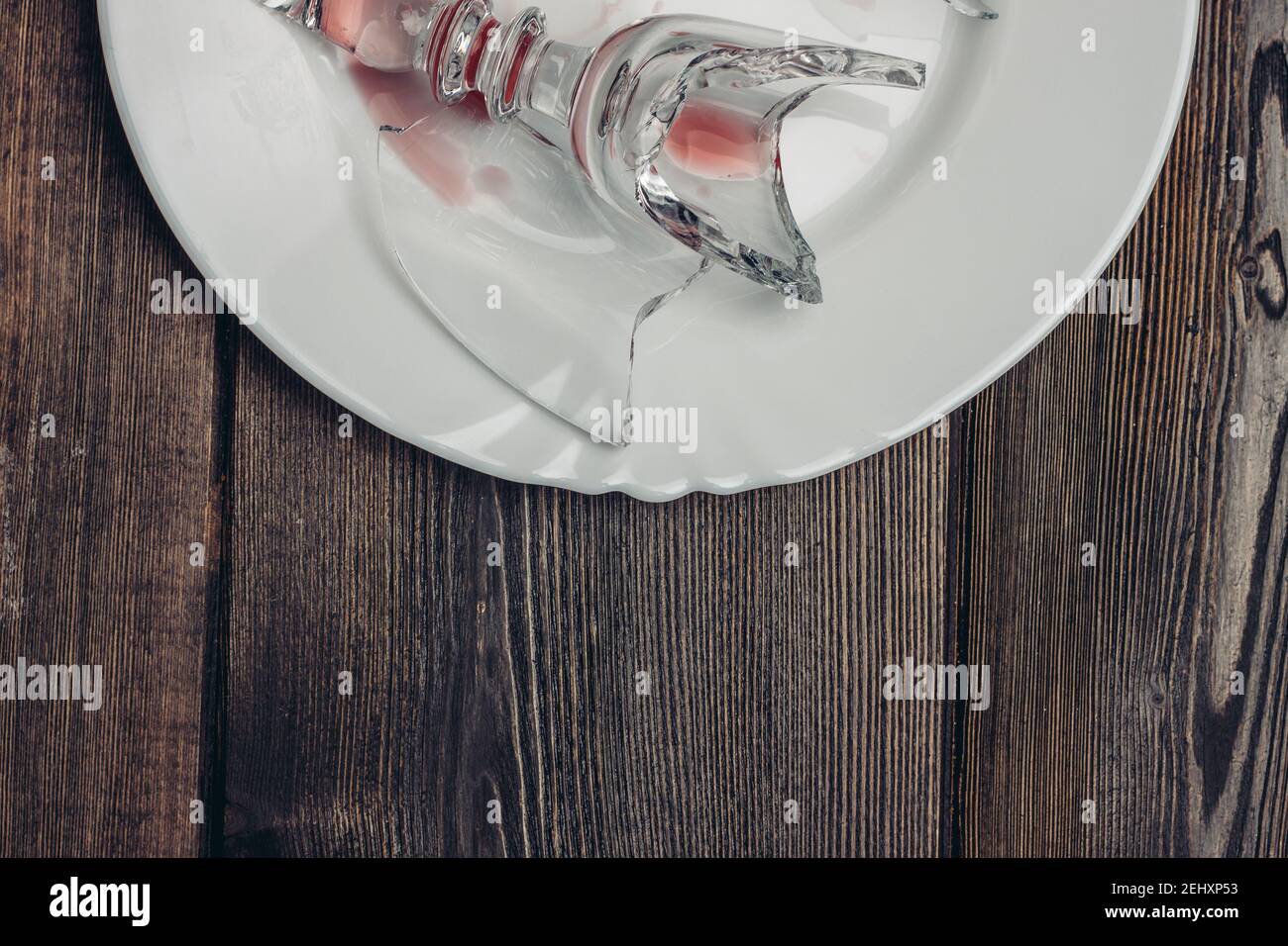 Fragile break broken wineglass hi-res stock photography and images - Alamy