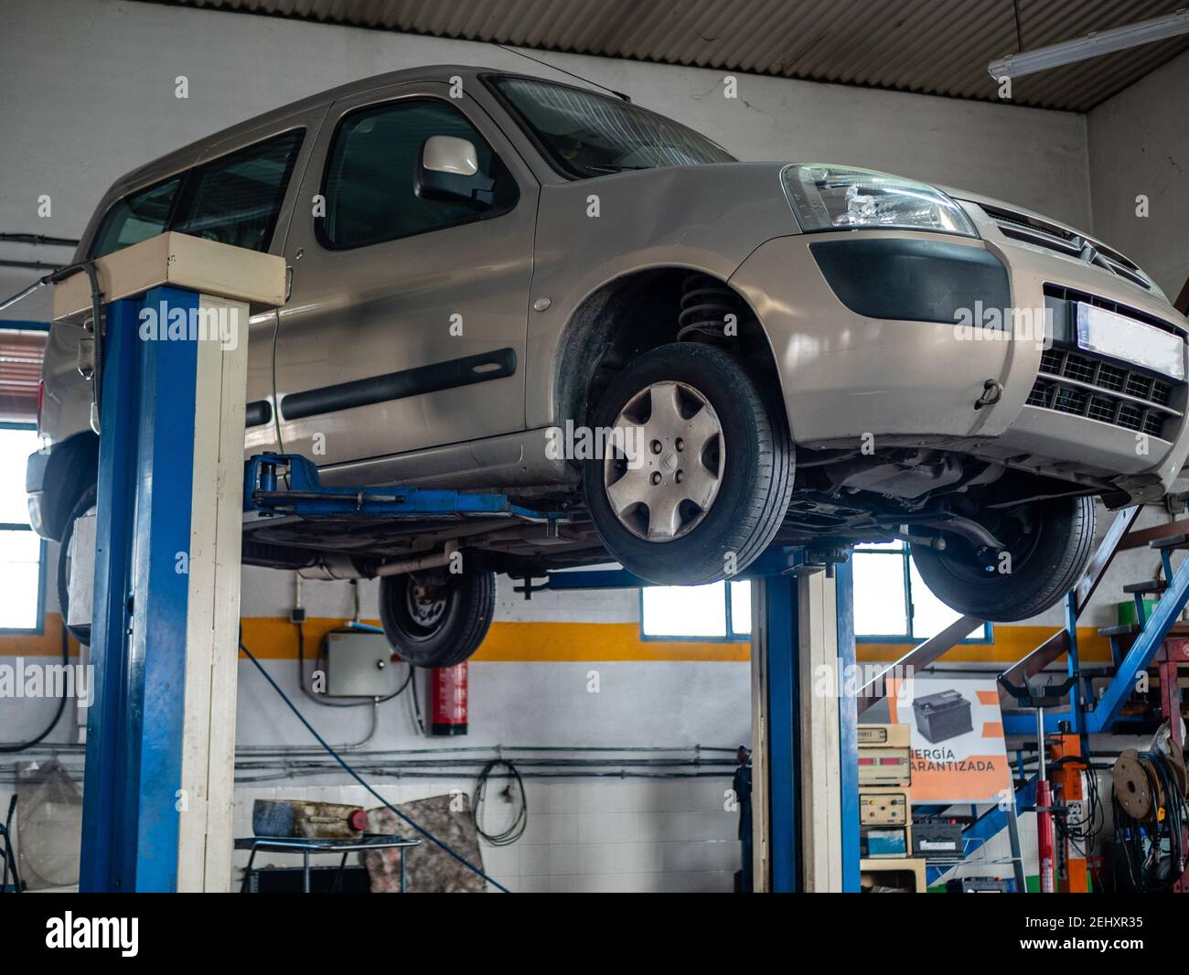 Auto raised car lift in hi-res stock photography and images - Alamy
