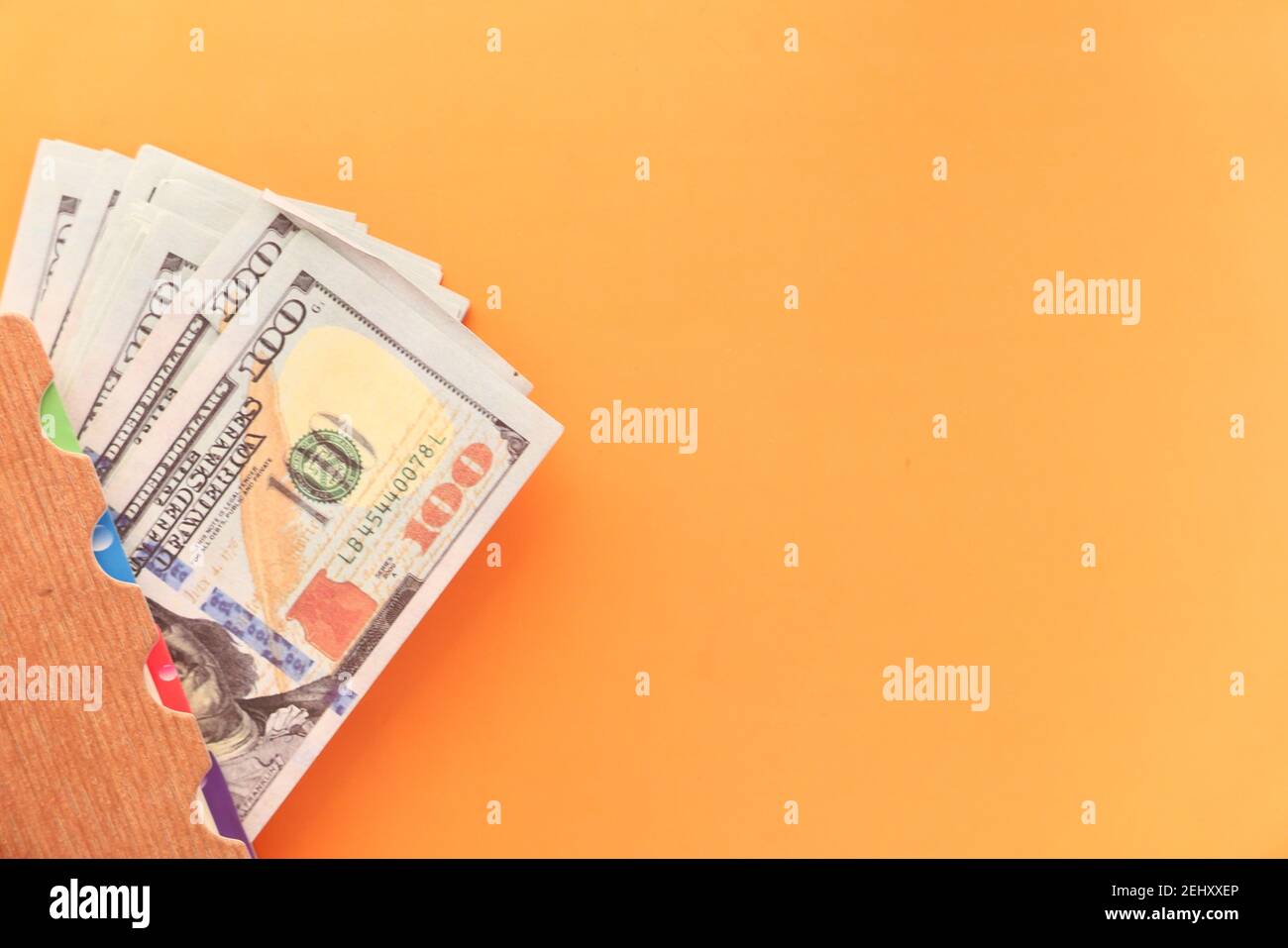 Cash on table hi-res stock photography and images - Alamy