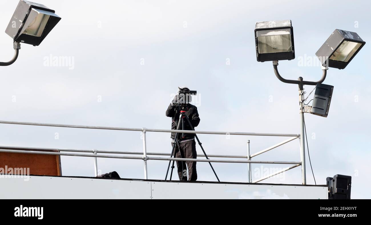 Camera stadium broadcast filming hi-res stock photography and images ...