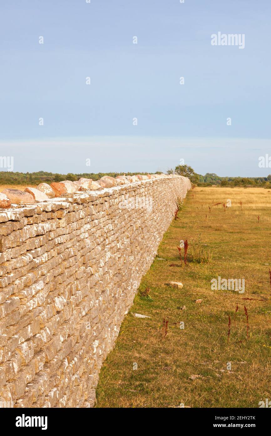 Long stone wall hi-res stock photography and images - Alamy