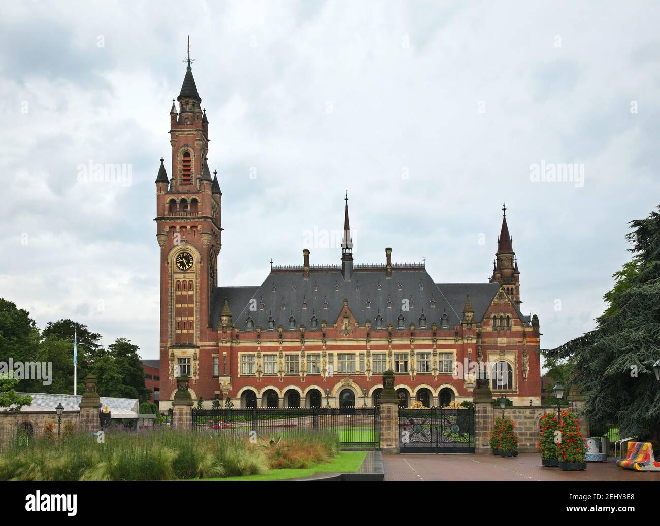 Peace palace the hague hi-res stock photography and images - Alamy