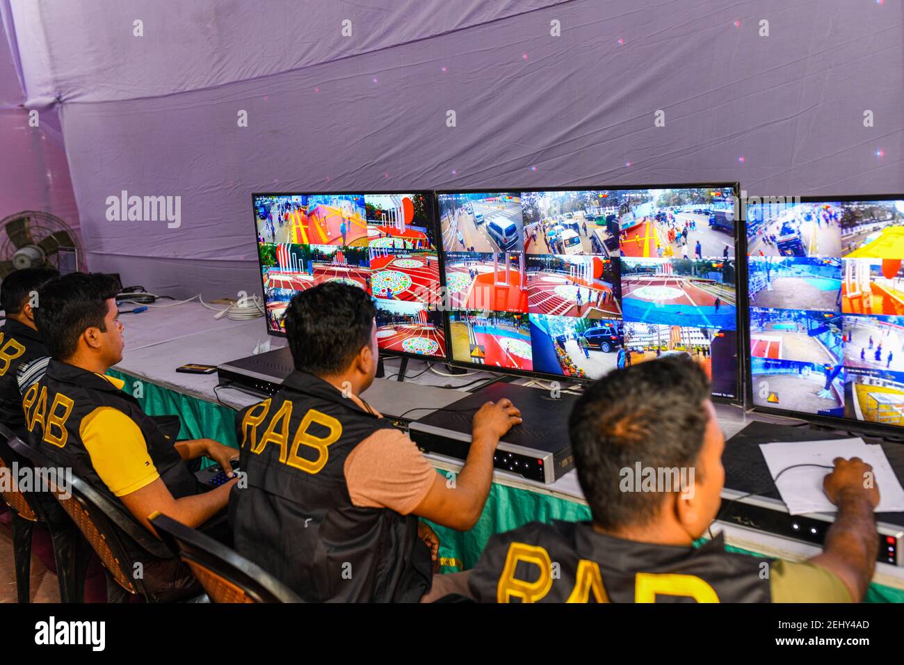 Dhaka, Dhaka, Bangladesh. 20th Feb, 2021. RAB officials are monitoring ...