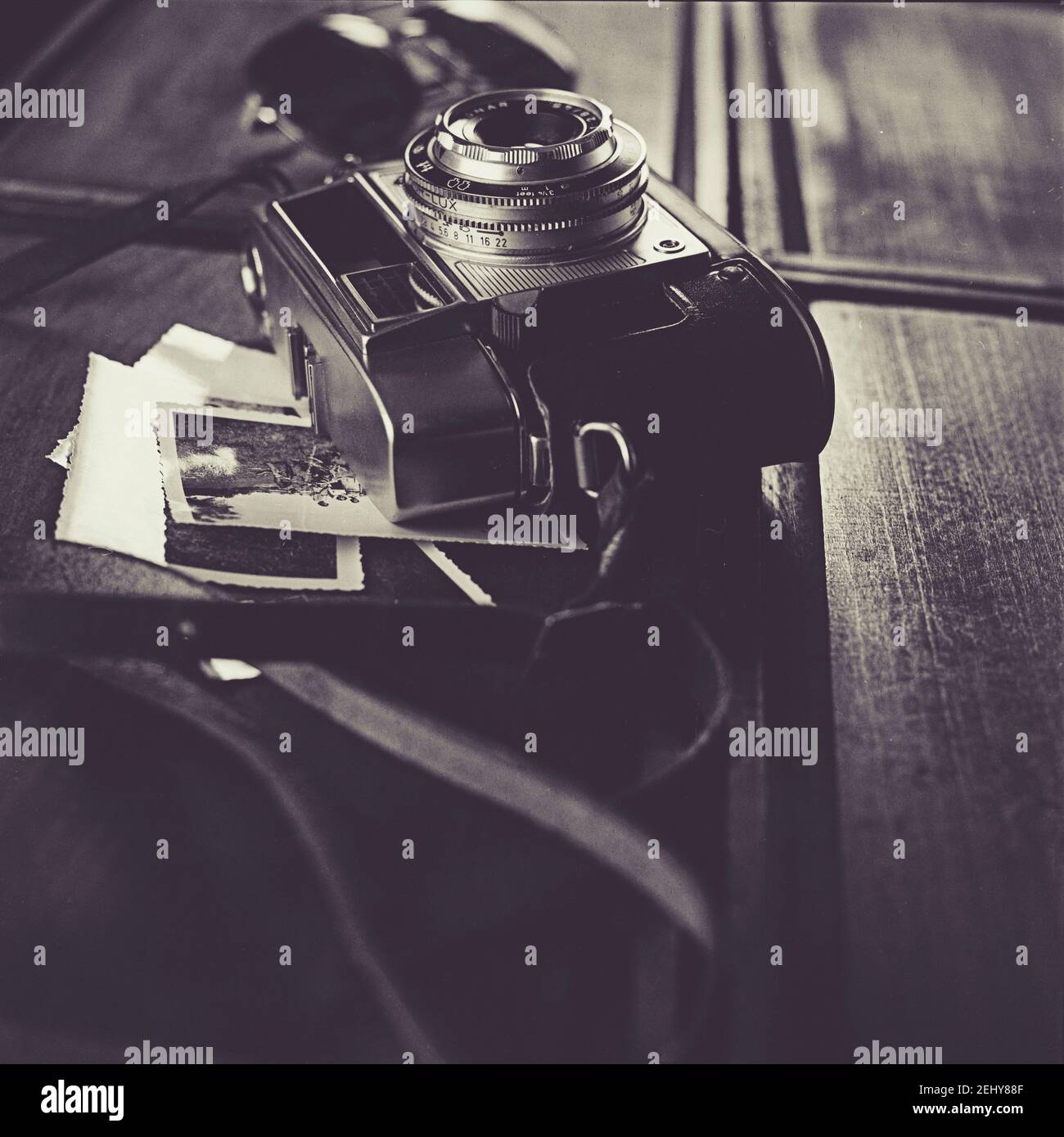 Old retro camera on vintage wooden boards abstract background Stock ...