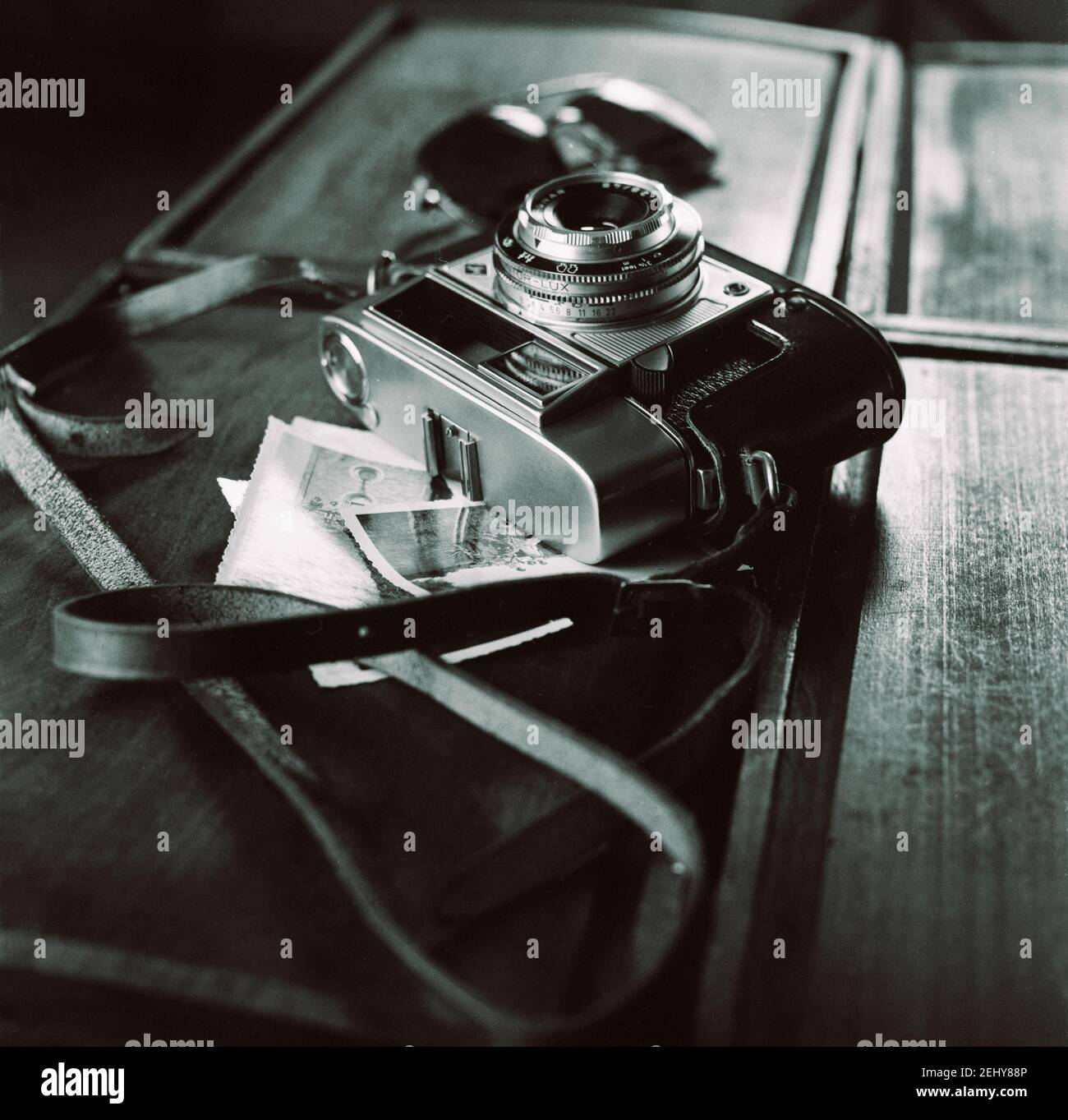 Film cameras that had been popular in the past Stock Photo - Alamy