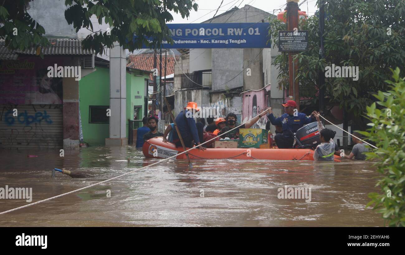 Jakarta, Banten, indonesia. 20th Feb, 2021. Rescue team units evacuate ...