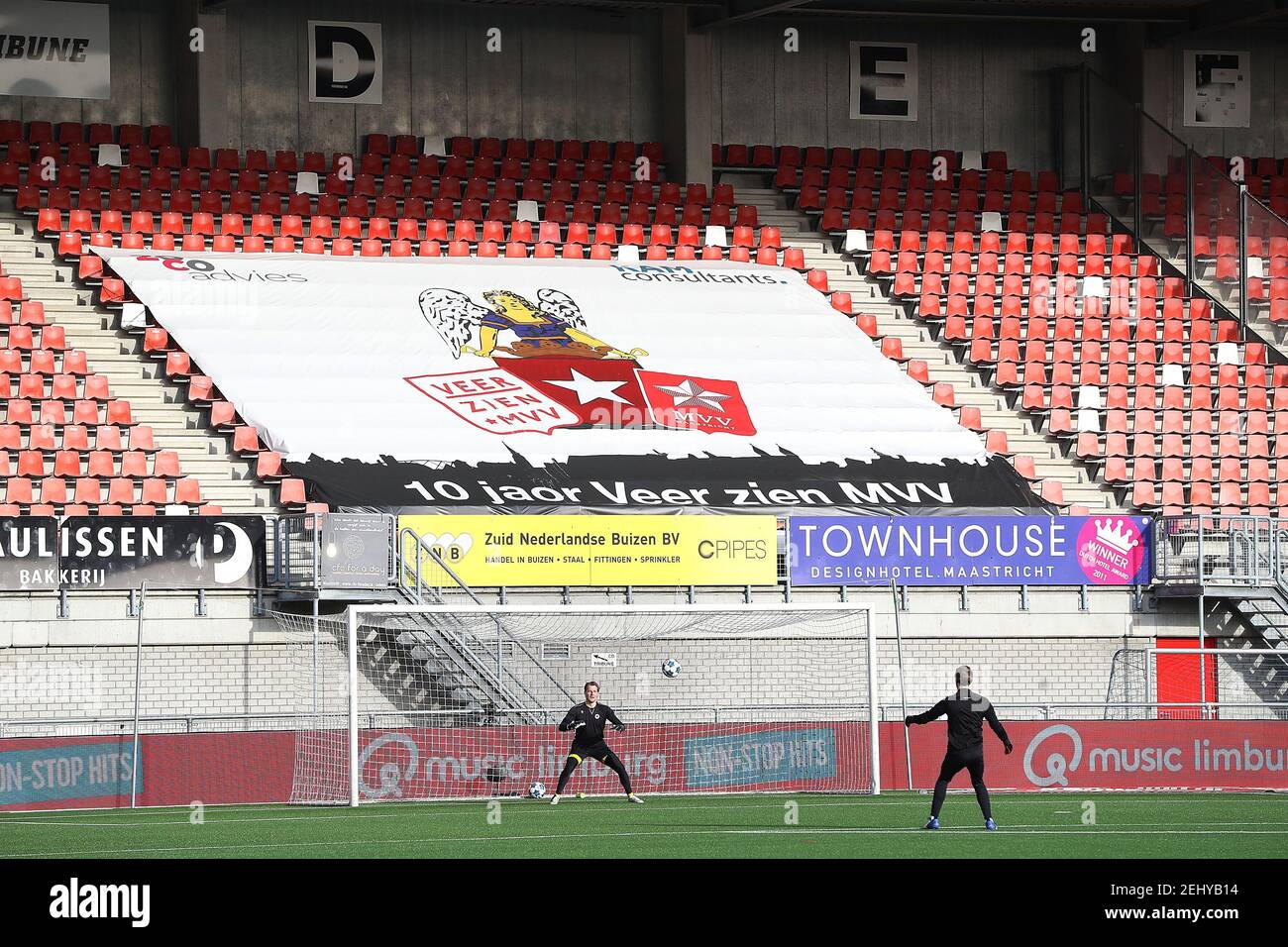 MAASTRICHT- football, 20-02-2021, stadion de Geusselt, MVV Maastricht ...