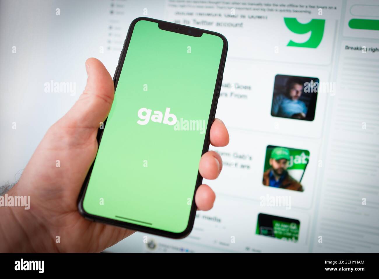 Iphone 11 with twitter website hi-res stock photography and images - Alamy