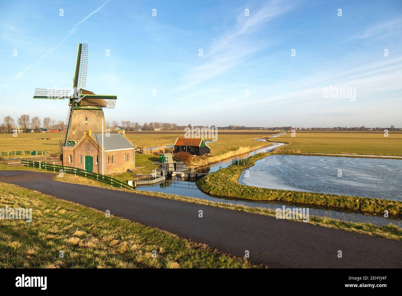 Polder pumping station Schellinkhout to the right of the Groote Molen ...