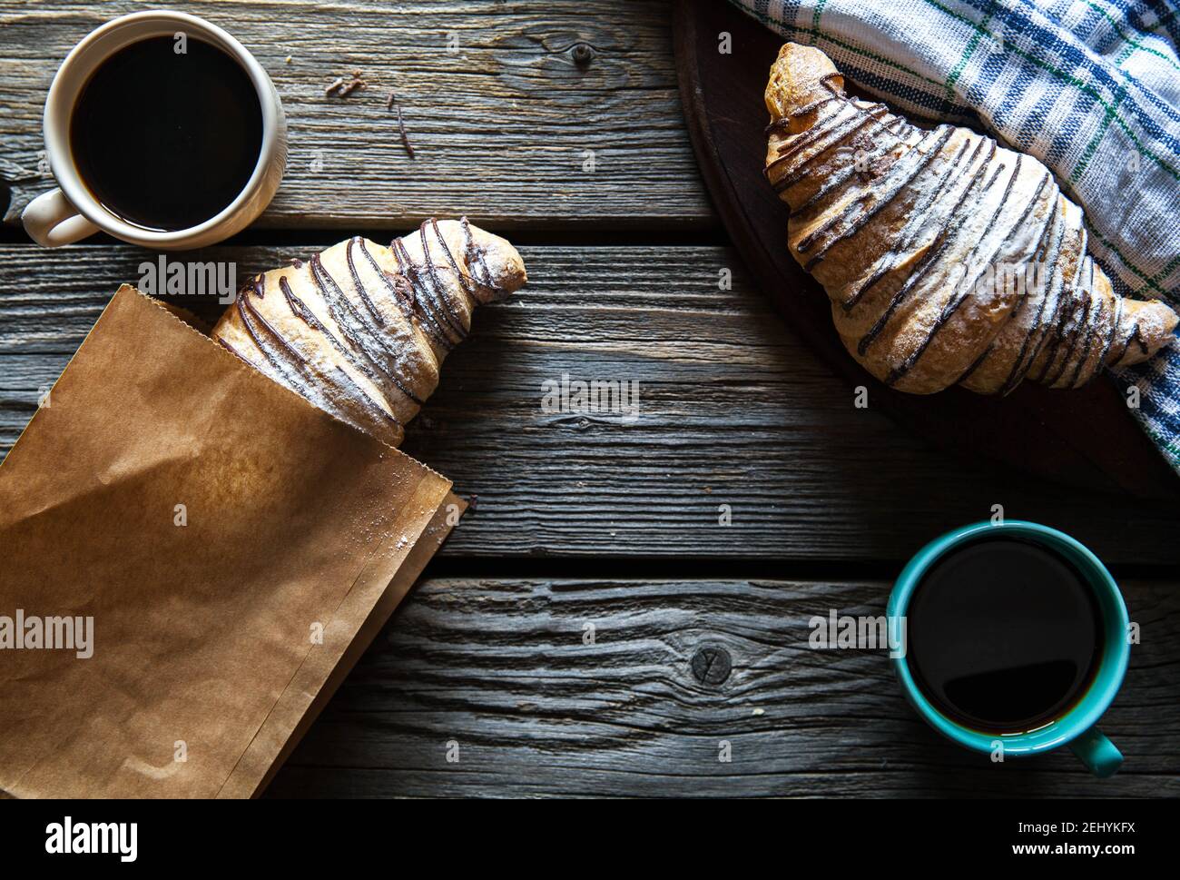 Black plastic bag craft hi-res stock photography and images - Alamy