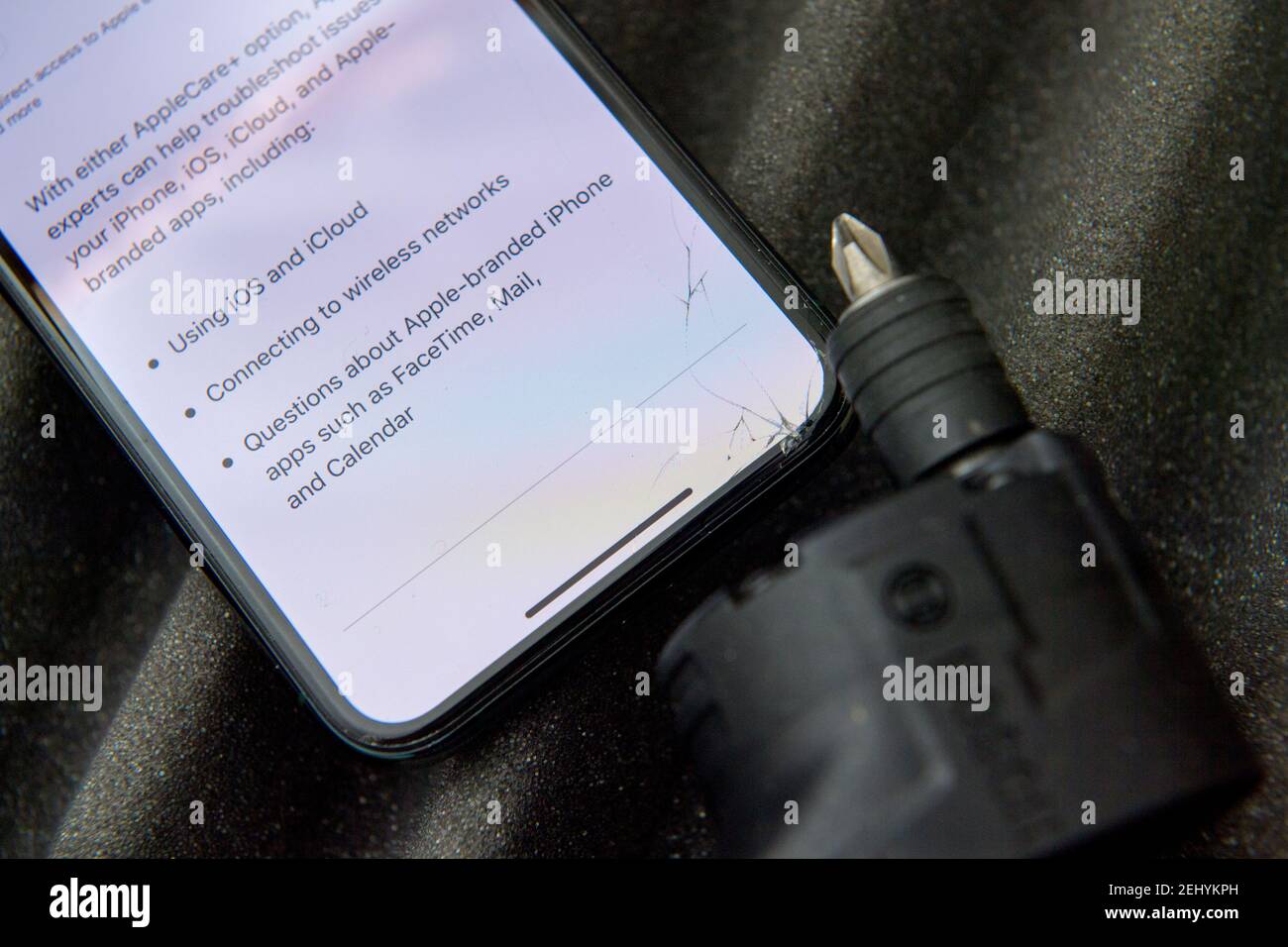 Iphone 12 repair hi-res stock photography and images - Alamy