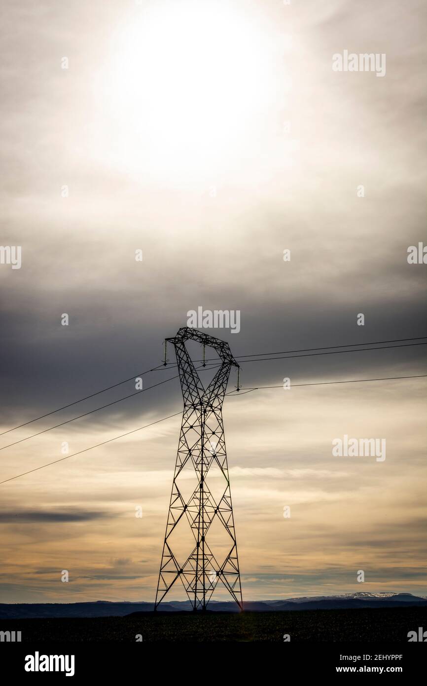 Tall electric pylons stand hi-res stock photography and images - Alamy