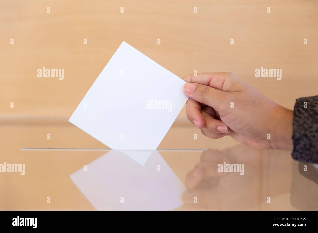 Hand out envelope hi-res stock photography and images - Alamy