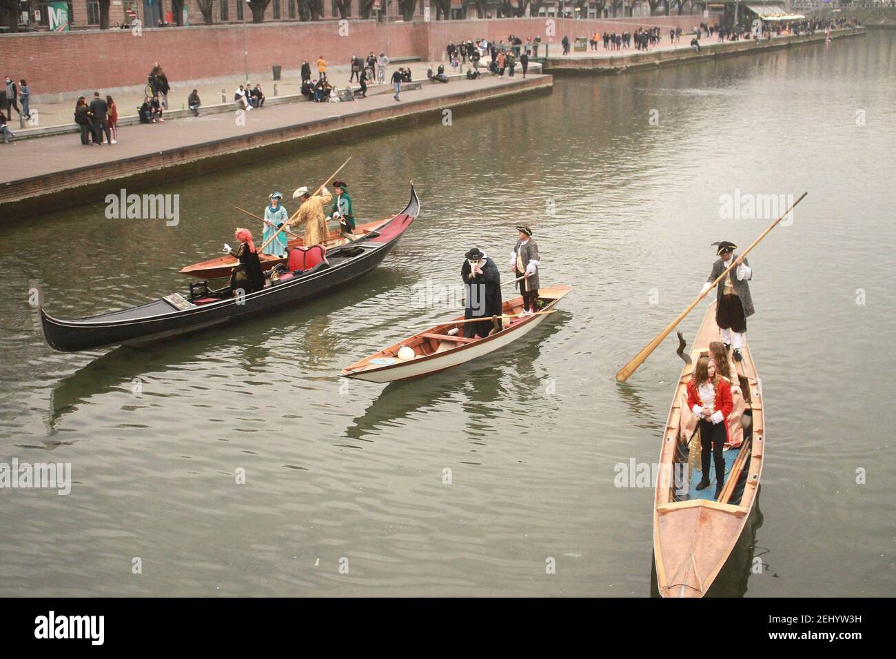 2/20/2021 - MILAN - PARADE OF CARNIVAL COSTUMES ON GONDOLAS ALONG THE ...