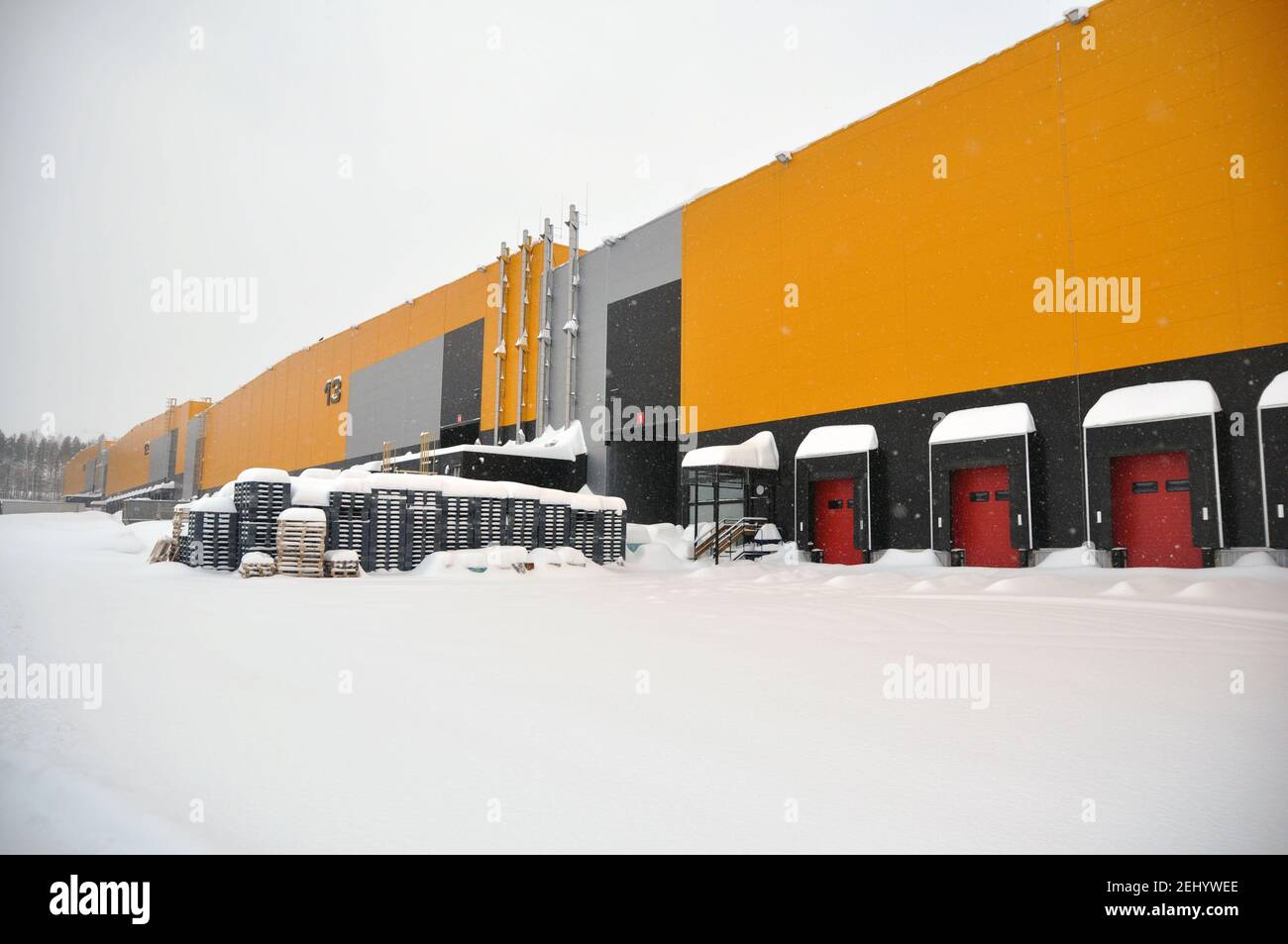 Clean warehouse hi-res stock photography and images - Alamy
