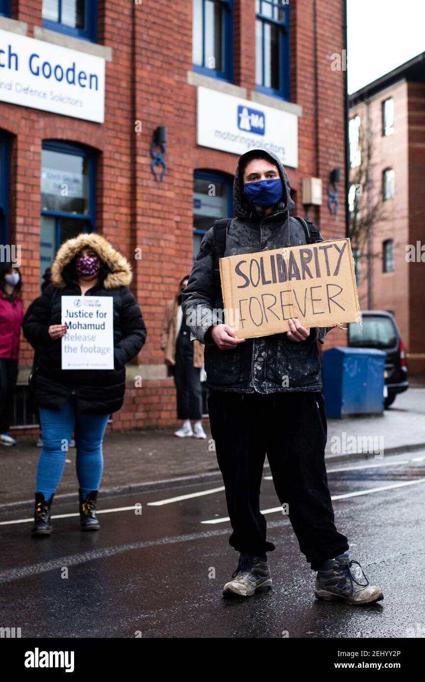 Protesters outside Cardiff Bay Police Station in solidarity to get ...