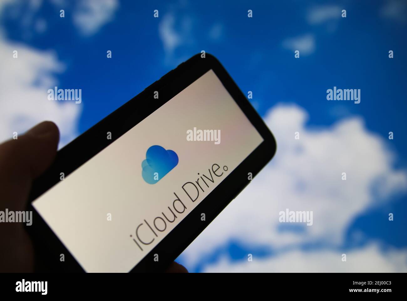 Icloud logo hi-res stock photography and images - Alamy