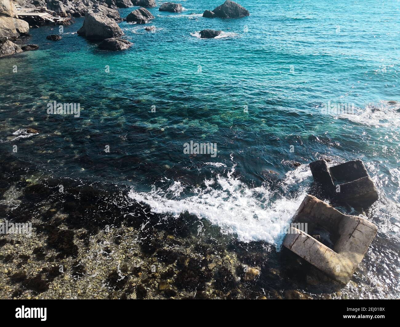 Top view waves crashing rocky hi-res stock photography and images - Alamy