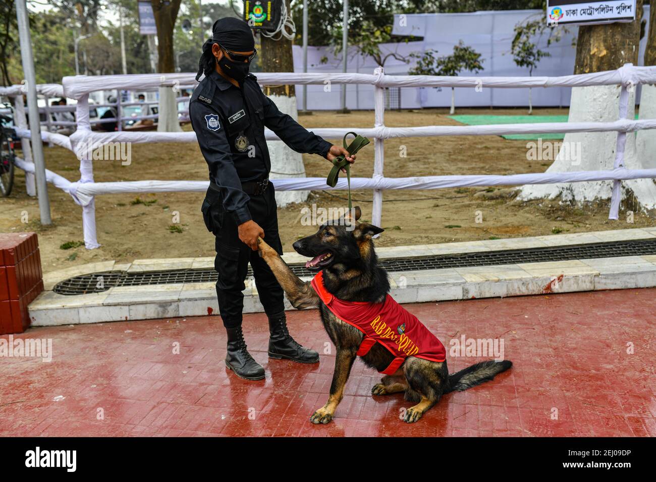 RAB dog squad are standing in front of Central Shaheed Minar in the ...