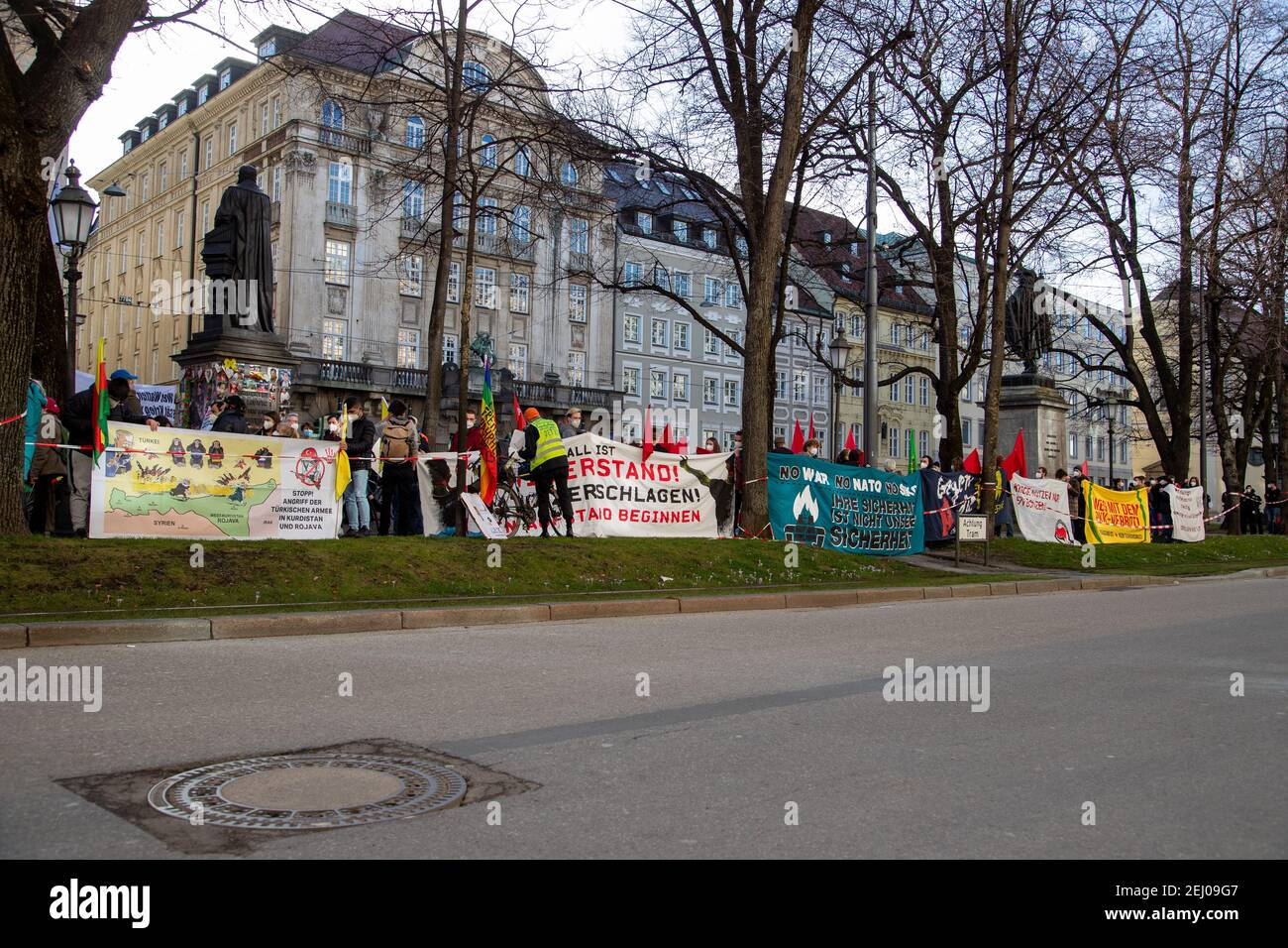 Demo auf dem Promenadeplatz. Hunderte versammelten sich am 20. Februar ...