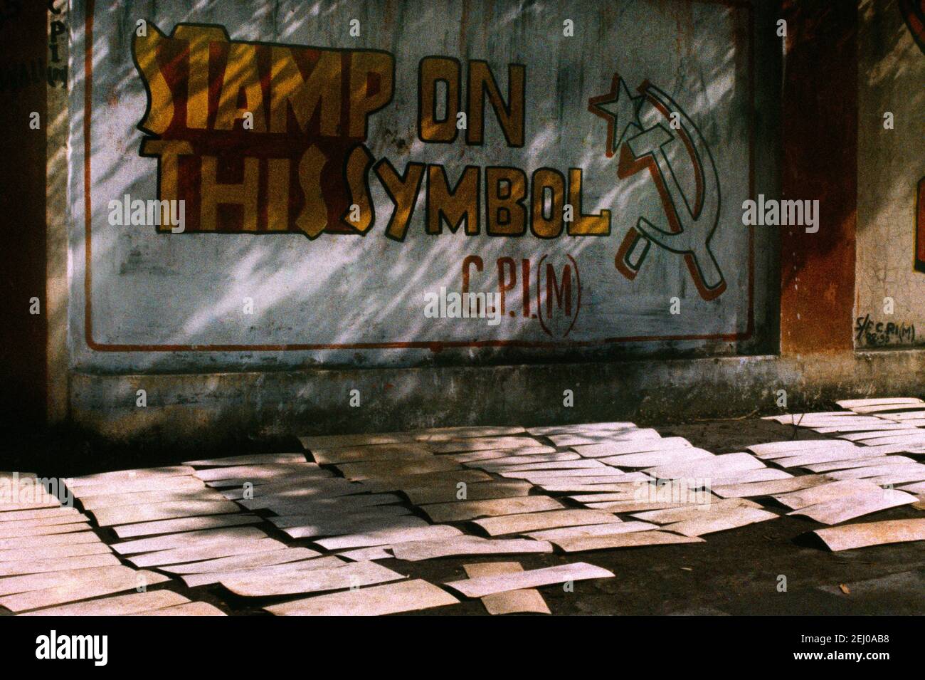 Hammer sickle graffiti hi-res stock photography and images - Alamy