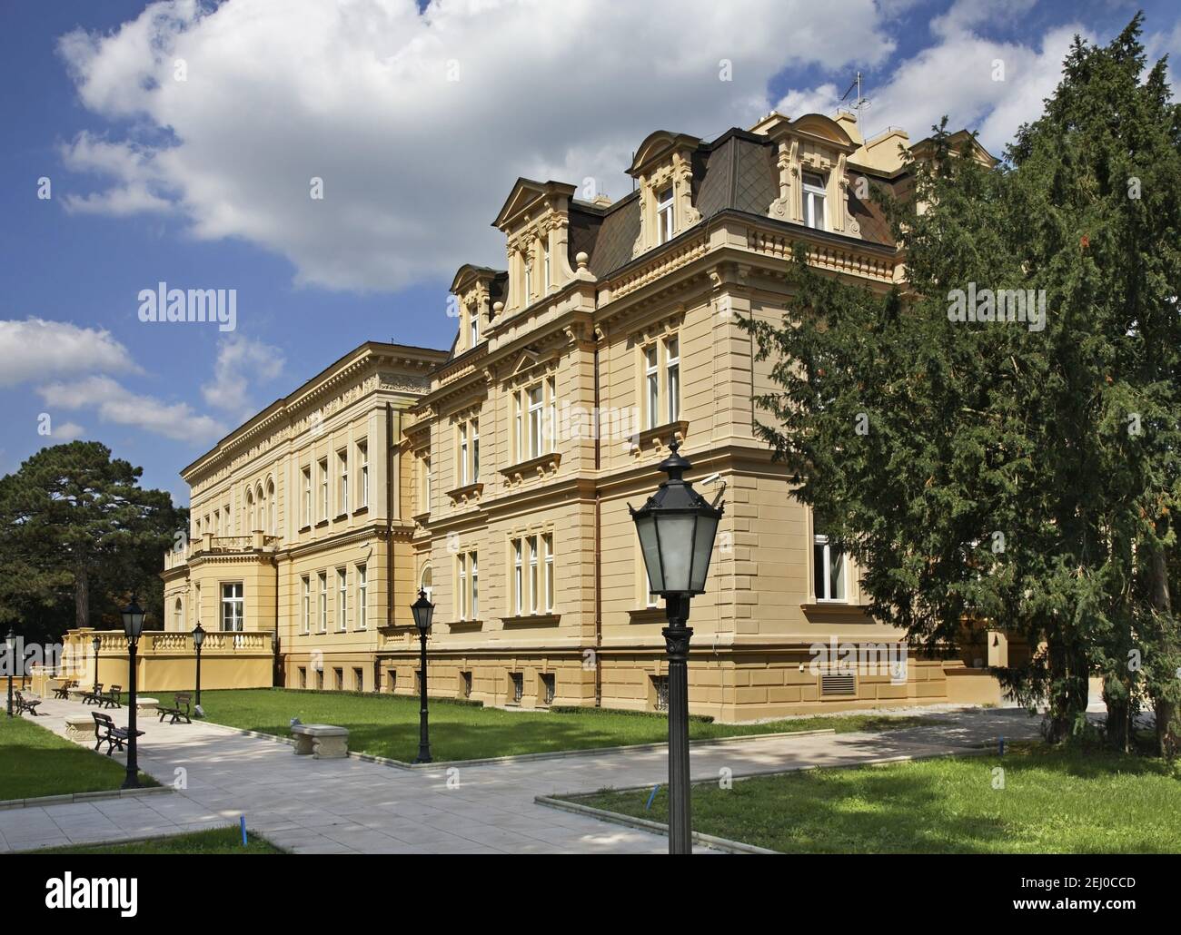 New palace at Ostromecko. Poland Stock Photo - Alamy