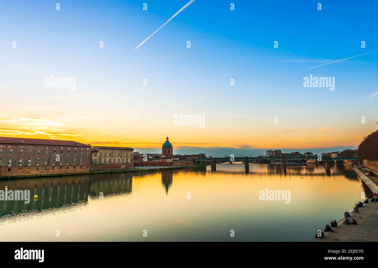 Toulouse skyline hi-res stock photography and images - Alamy