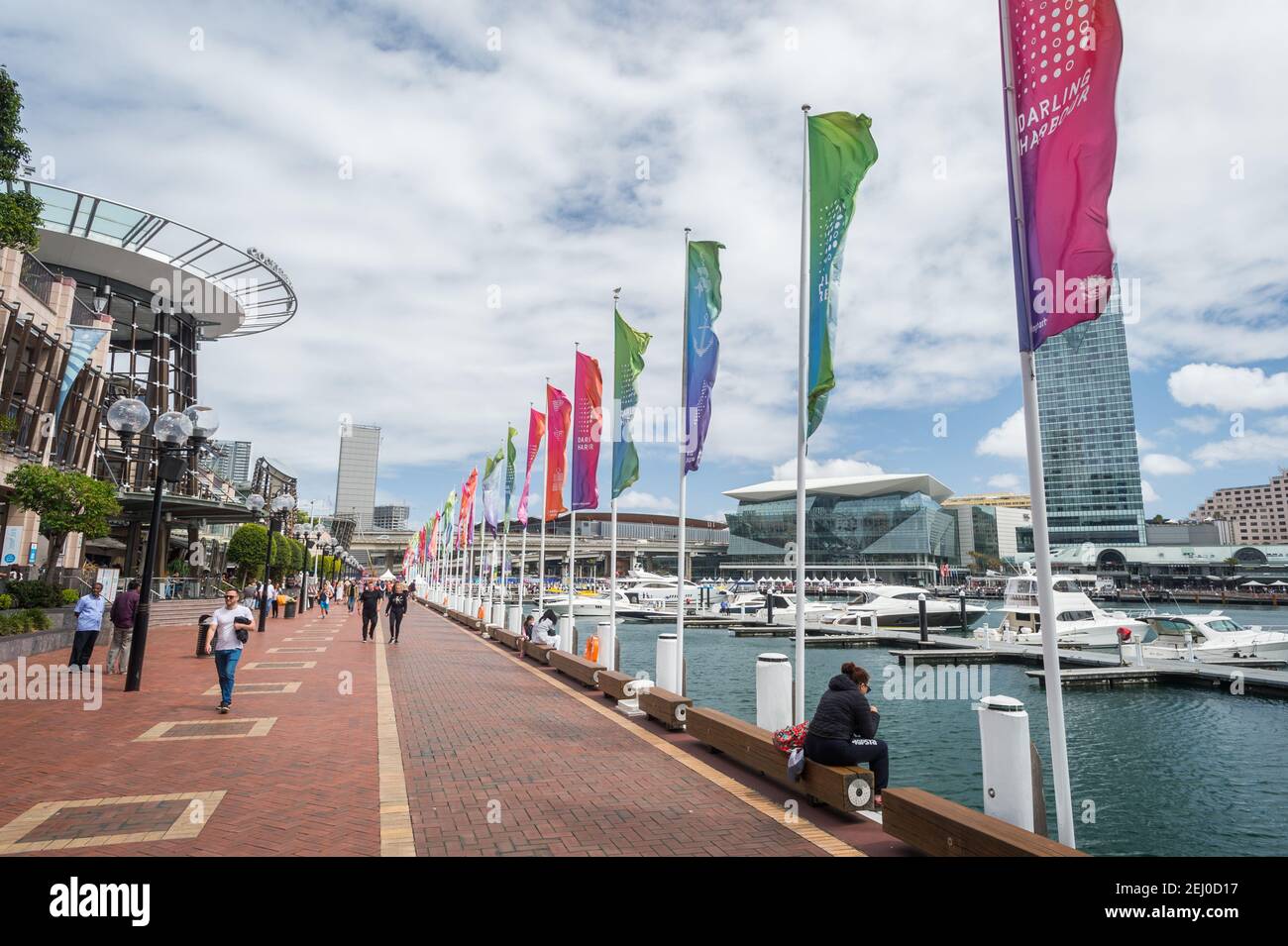 Cockle bay water promenade hi-res stock photography and images - Alamy