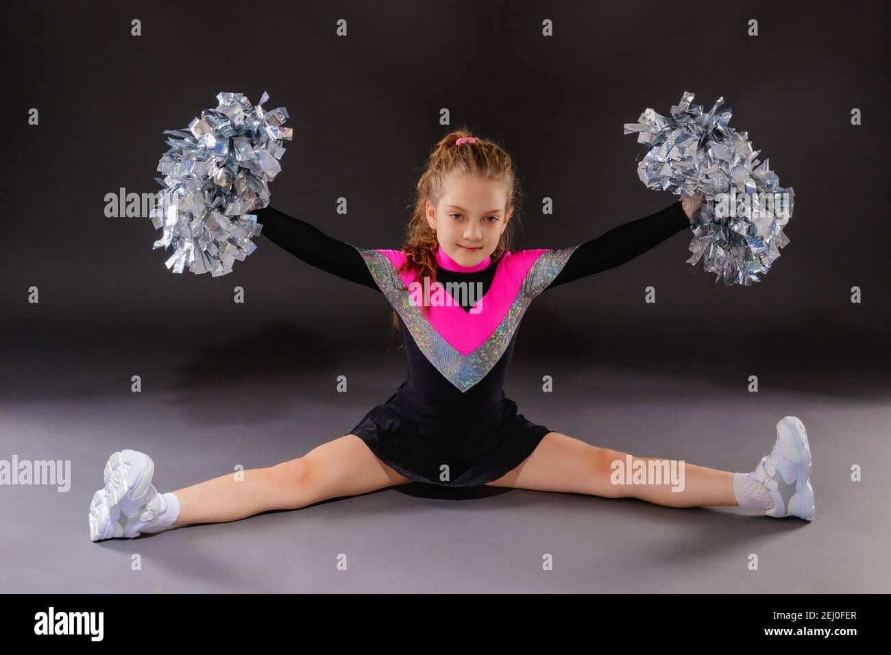 Little cheerleader girl does the splits Stock Photo - Alamy